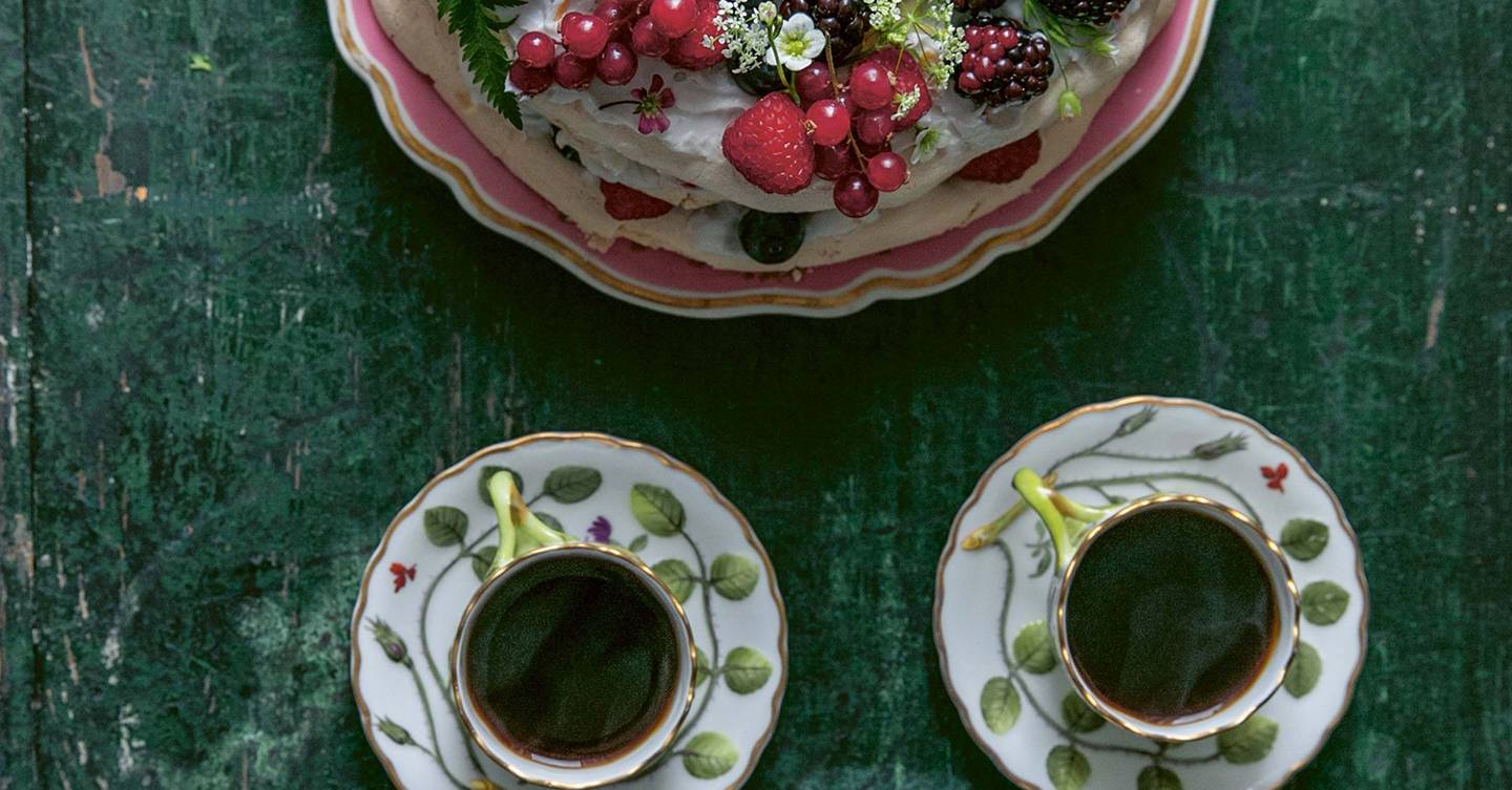 Skye McAlpine berry cloud cake | House & Garden