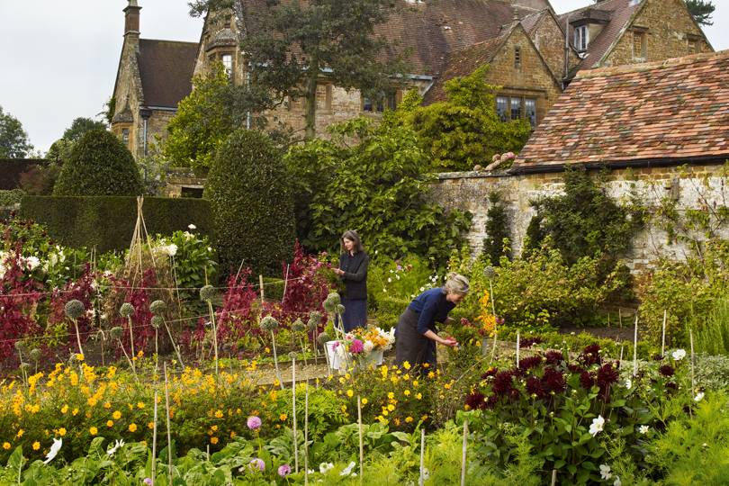 The Land Gardeners showcasing Wardington Manor through the seasons ...