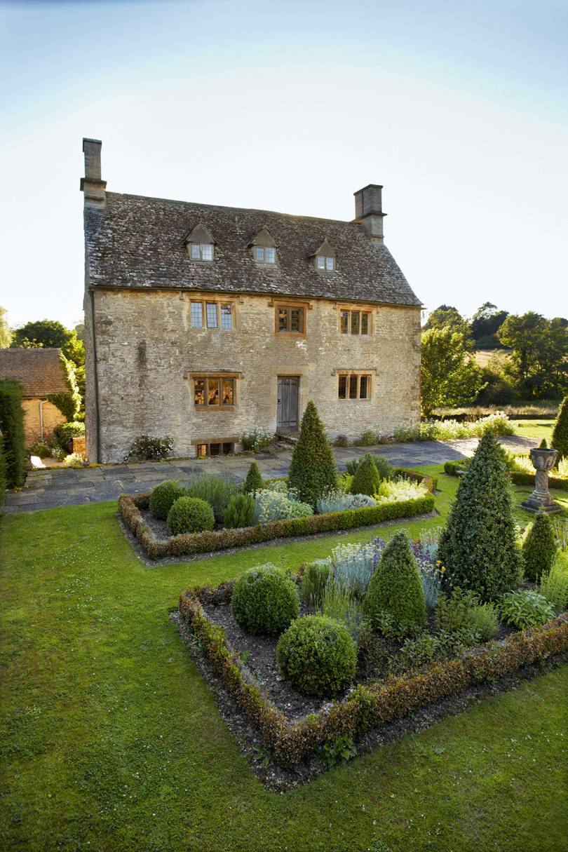 Philip Mould's Oxfordshire home Duck End | House & Garden