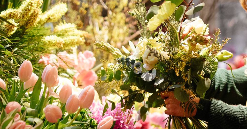 Flower workshops: creating a spring vase arrangement with Petersham ...