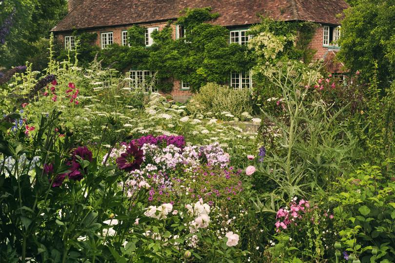 The garden of landscape architects Pip Morrison and Kim Wilkie | House ...