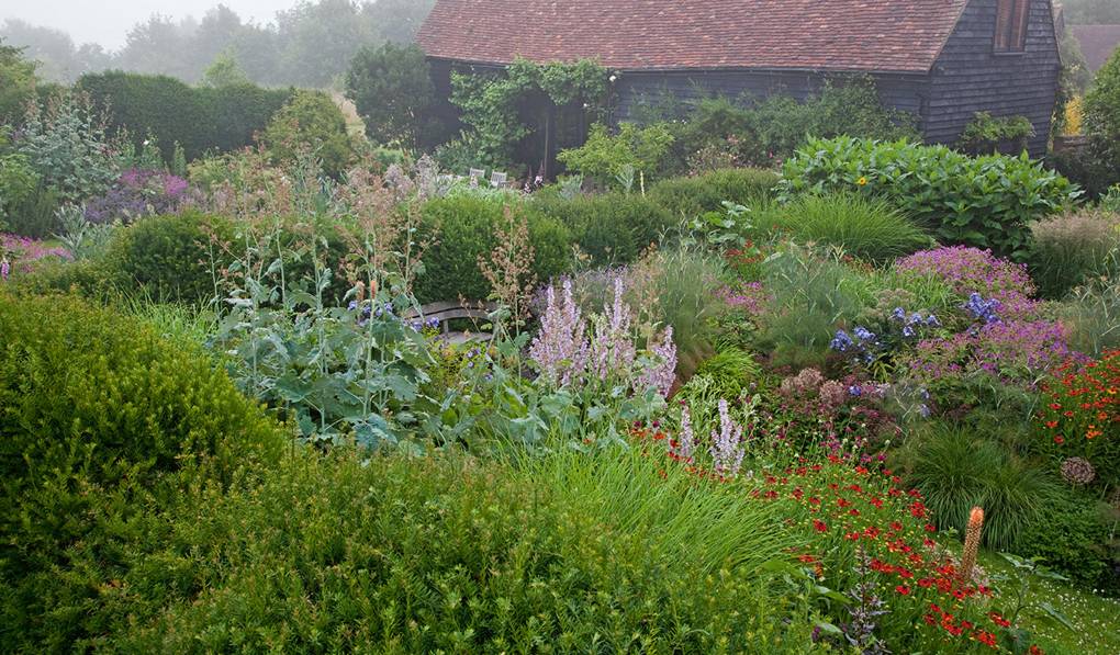 Tom Stuart-Smith's barn garden | House & Garden