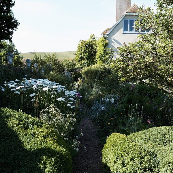 Charleston House Interior - Bloomsbury Group | House & Garden