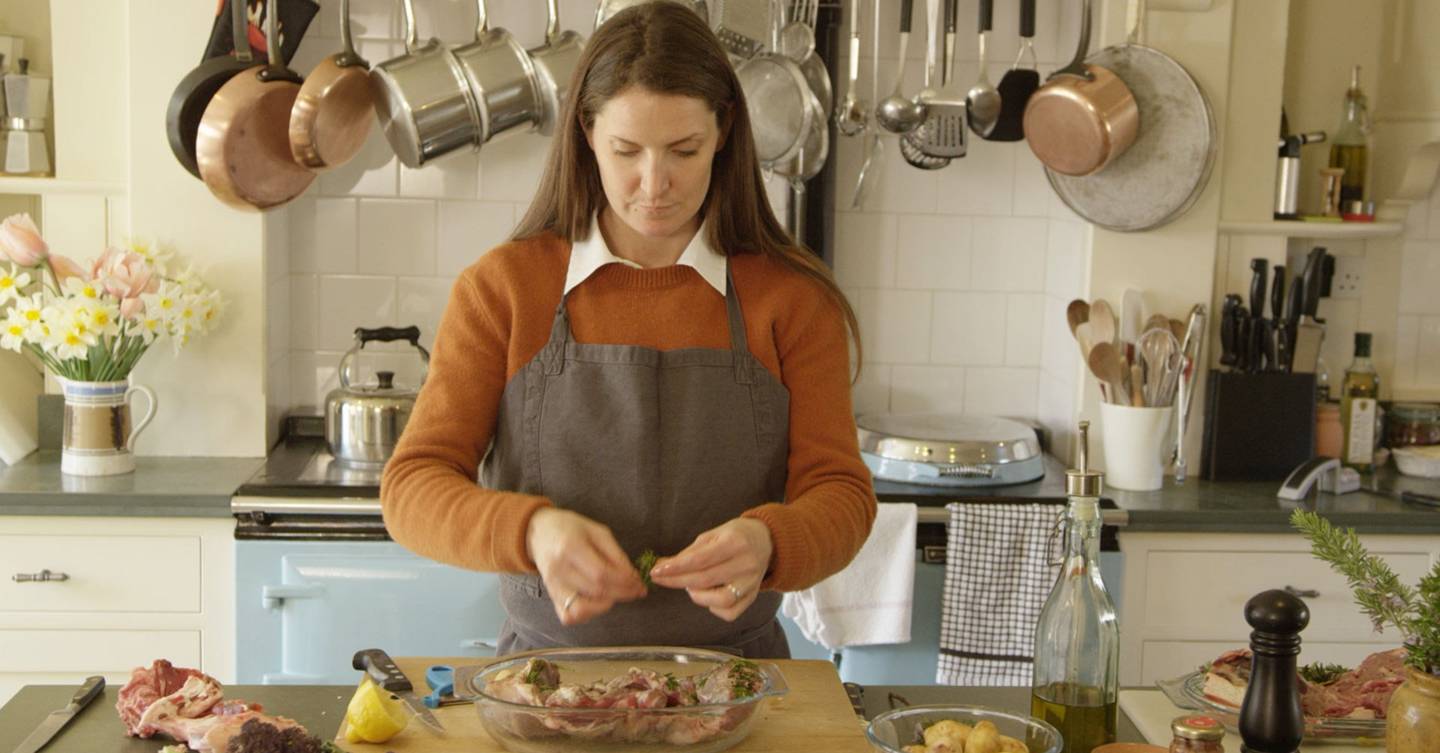 Butterflied leg of lamb anchovy-rosemary sauce | How to marinade and ...