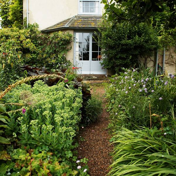 Charleston House Interior - Bloomsbury Group | House & Garden