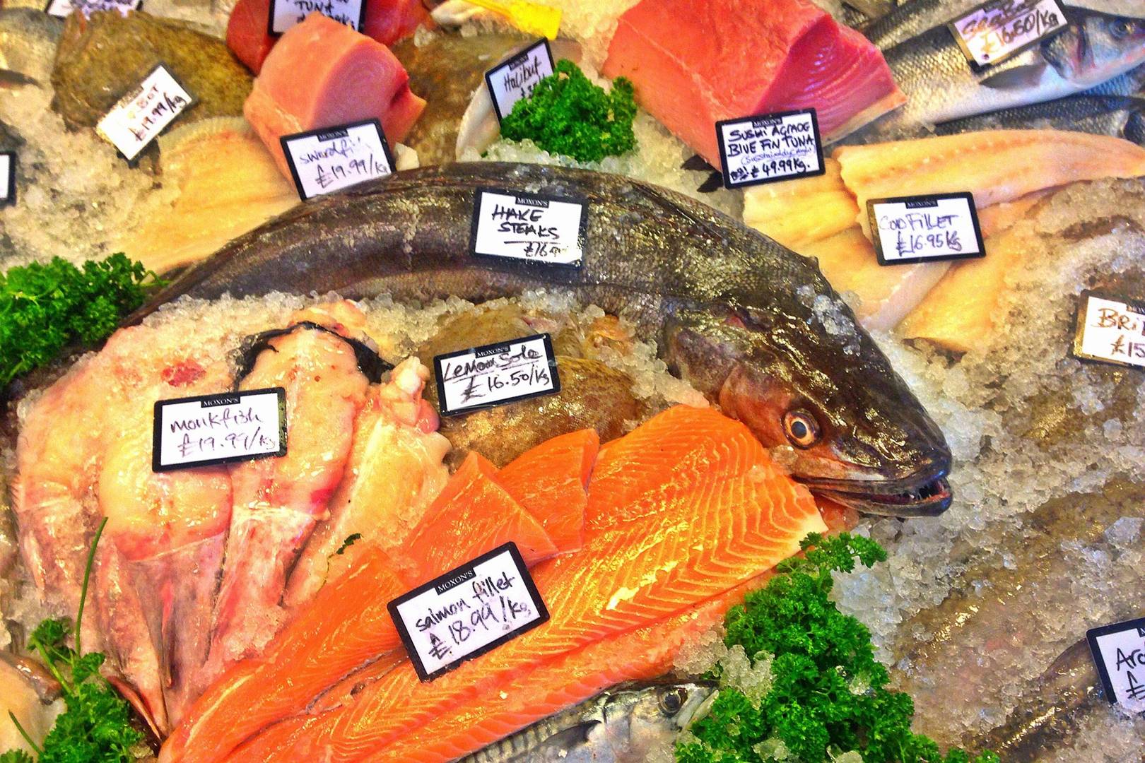 London fishmongers, Moxon's, preparing crab, haddock recipe | House ...